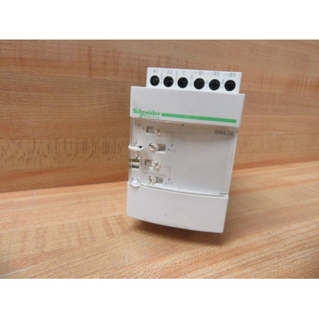 Schneider RM4JA32MW Telemecanique Relay RM4JA - New No Box