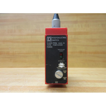 Square D 9006-PE8FANER Photoelectric Switch PE8FANER WConnector - Used