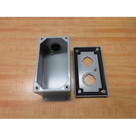 Hoffman E-2PB Push Button Enclosure E2PB WStrain Fitting - New No Box