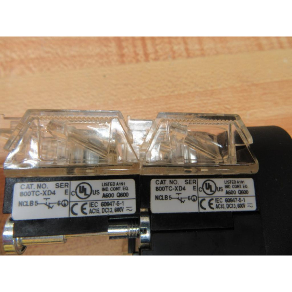 Allen Bradley 800TC-FXQH24RA5 Push Button W2-800TC-XD4, 800T-N330 - New No Box