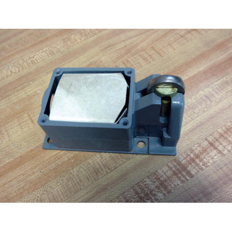 Cutler Hammer 10316H10D Limit Switch WRoller Arm