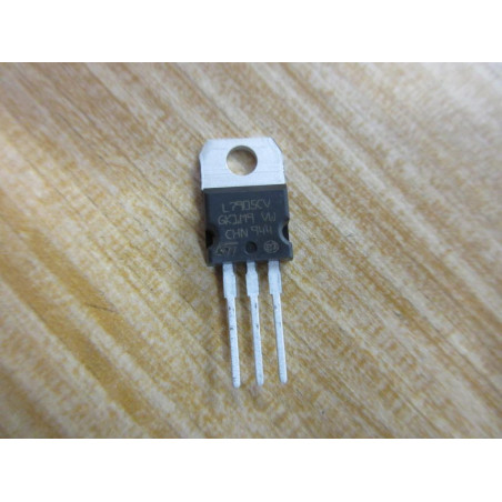 ST Microelectronics L7905CV Linear Voltage Regulator (Pack of 31) - New ...