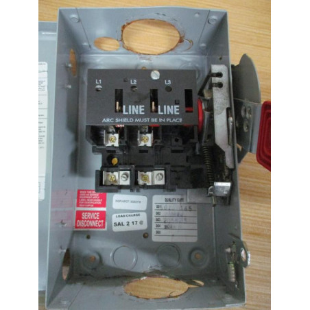 General Electric TH3221 Enclosed Safety Switch - Used