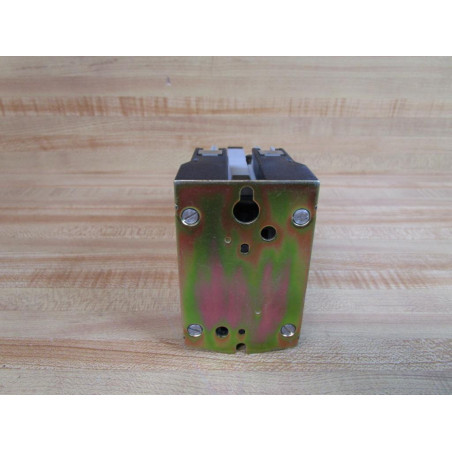 Square D 8501-X0-80 Relay 8501-XO-80 Cracked Housing 24V 60Hz - Used