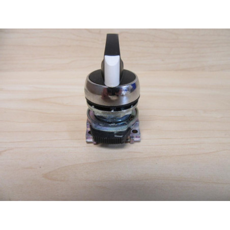 Allen Bradley 800FM-SM32 Switch (3) Position Maintained WBase - New No Box