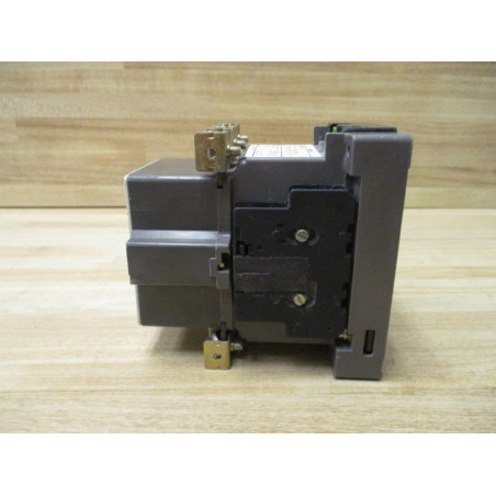 Siemens 3TB46 17-0A Contactor 110V 60Hz, 92V 50HZ - Used