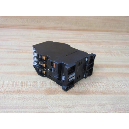 Siemens 3TB42 17-0A Contactor 3TB42170A Coil 220V - New No Box