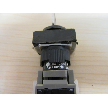 Fuji AH165-JK3C B Keyed Selector Switch AH165JK3CB - New No Box