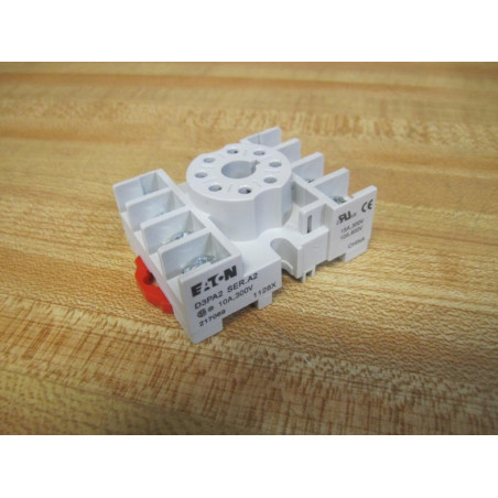 Cutler Hammer D3PA2 Eaton Relay Socket 10A 300V - New No Box