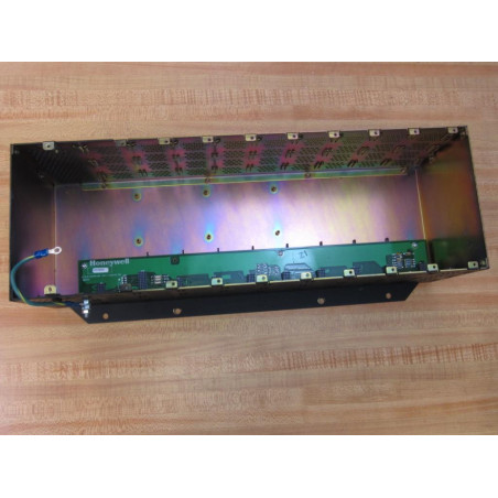 Honeywell 900R08-0001 HC900 Controller 8 IO Slot Rack 900R080001 - Used