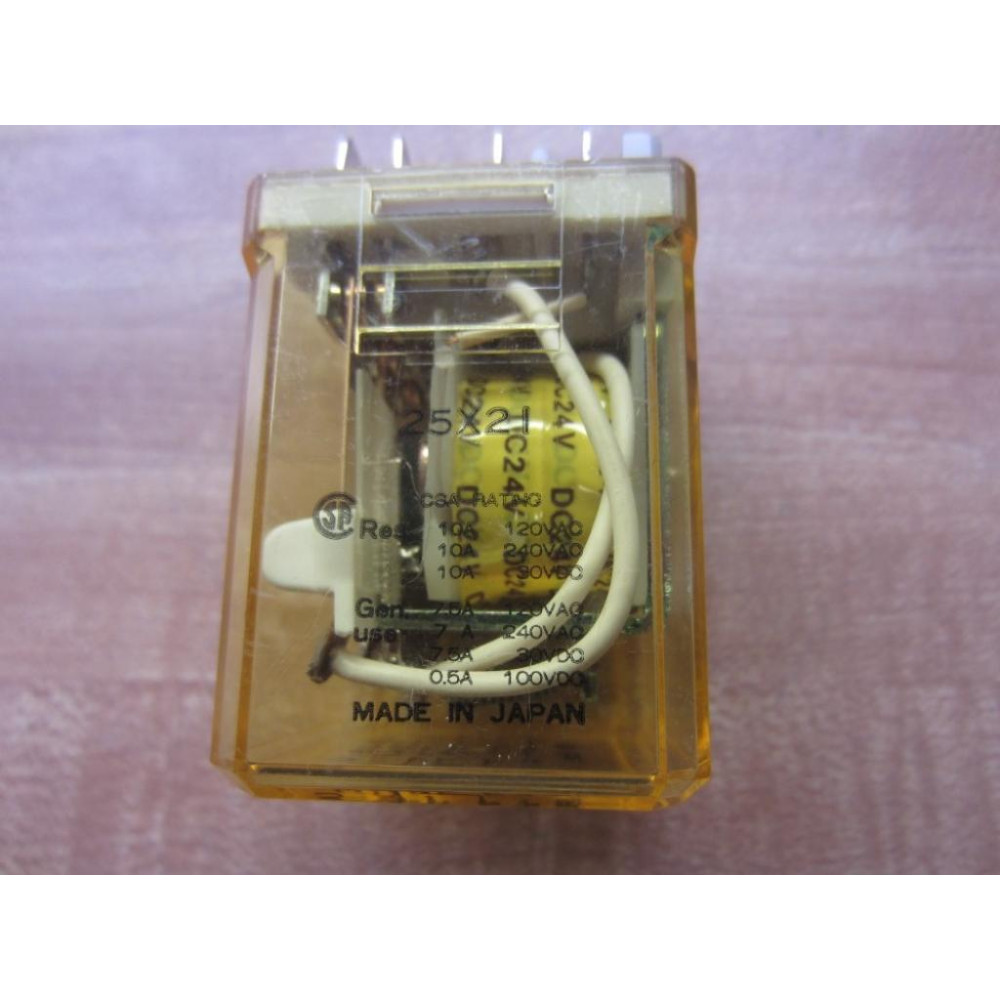IDEC RR3B-U-DC24V Relay RR3B-U-24V DC - New No Box