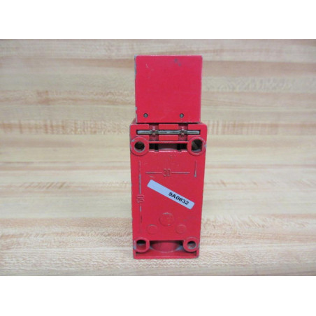 Telemecanique XCS-A703 Limit Switch XCSA703 071888 - Used