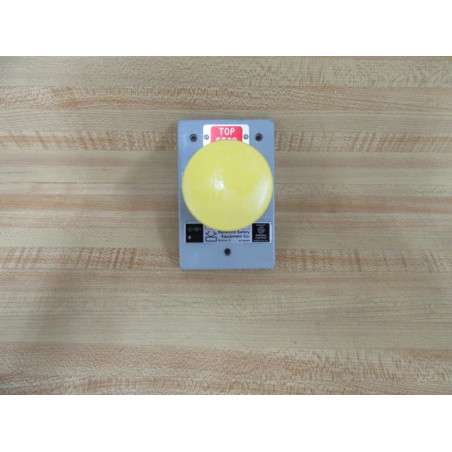 GE General Electric CR 2940NP501A Stop Push Button 117-1706 Yellow ...