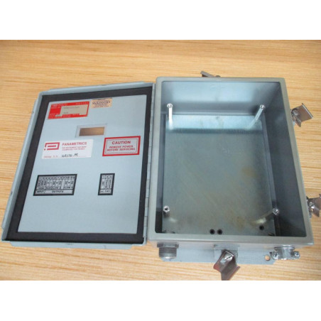 Panametrics 580H2-122-2200 System 580 Hygrometer Enclosure Only - Used
